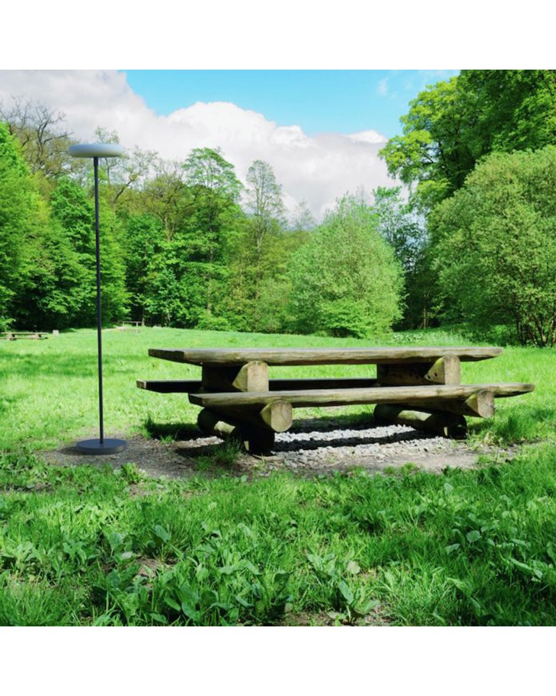 Lámpara de pie SOLAR 173,5cm LED 5,1W aluminio acabado negro IP54 conexión USB