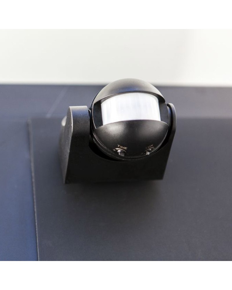 Infrared black surface presence sensor IP44 220-240V